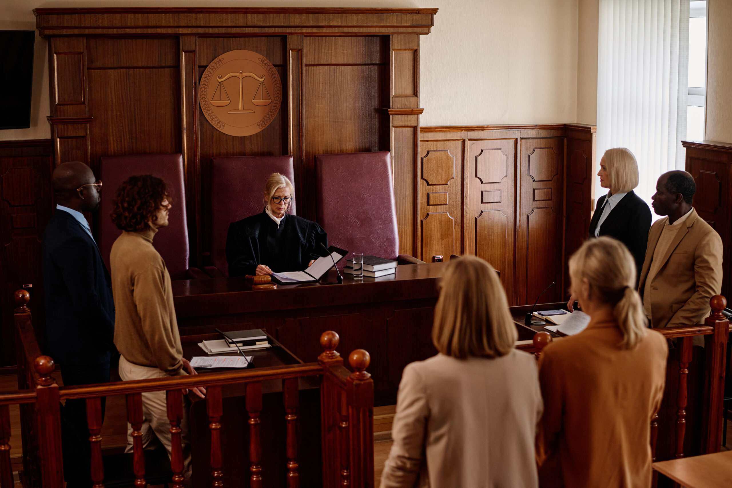 Bench Trial vs. Jury Trial: What’s the Difference? | Magna Legal Services